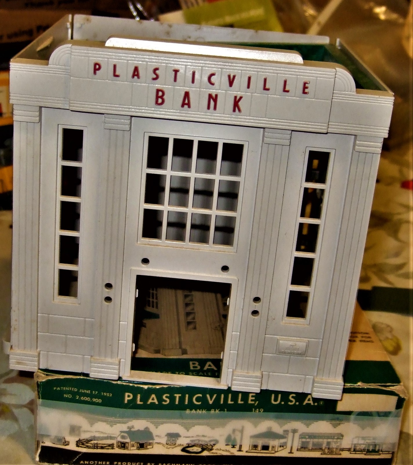 HO trains Plasticville Bank - Model Railroads & Trains