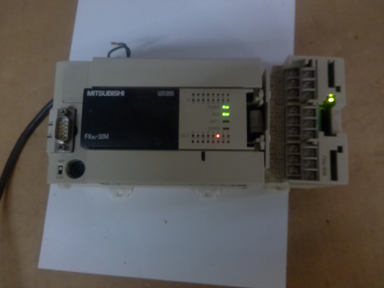 MITSUBISHI MELSEC FX3U-32M PLC W/ FX3U-4DA ACCESSORY / SHOWN WITH 120VAC APPLIED - PLC Chassis