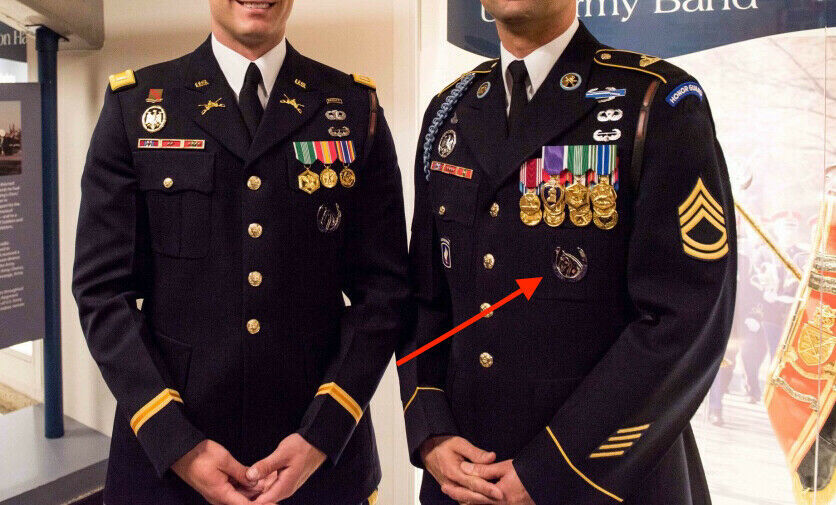 GENUINE U.S. ARMY IDENTIFICATION BADGE: US MILITARY HORSEMAN - Dress ...