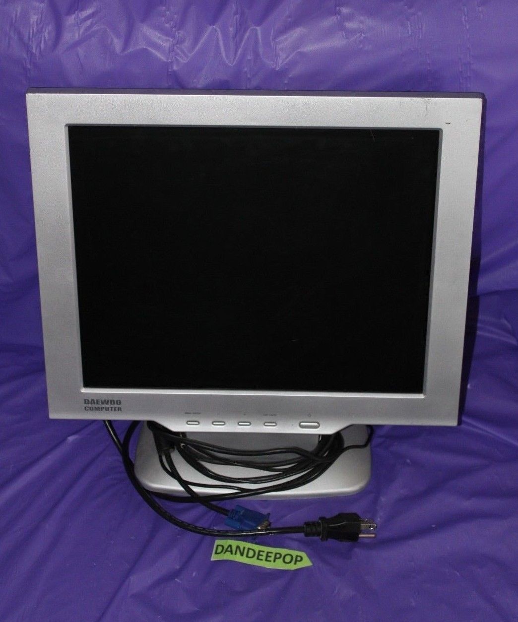 DAEWOO Computers TFT 17" LCD Computer Monitor Model F207 - Monitors