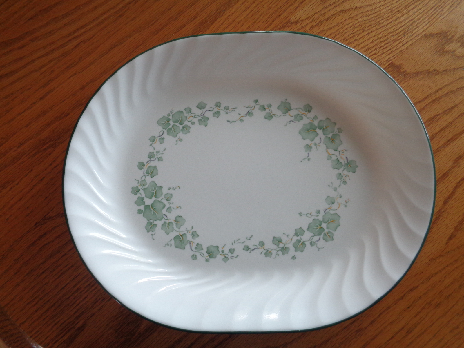 Corning Callaway Green Ivy Oval Serving Platter Corelle 10 x 12 White ...