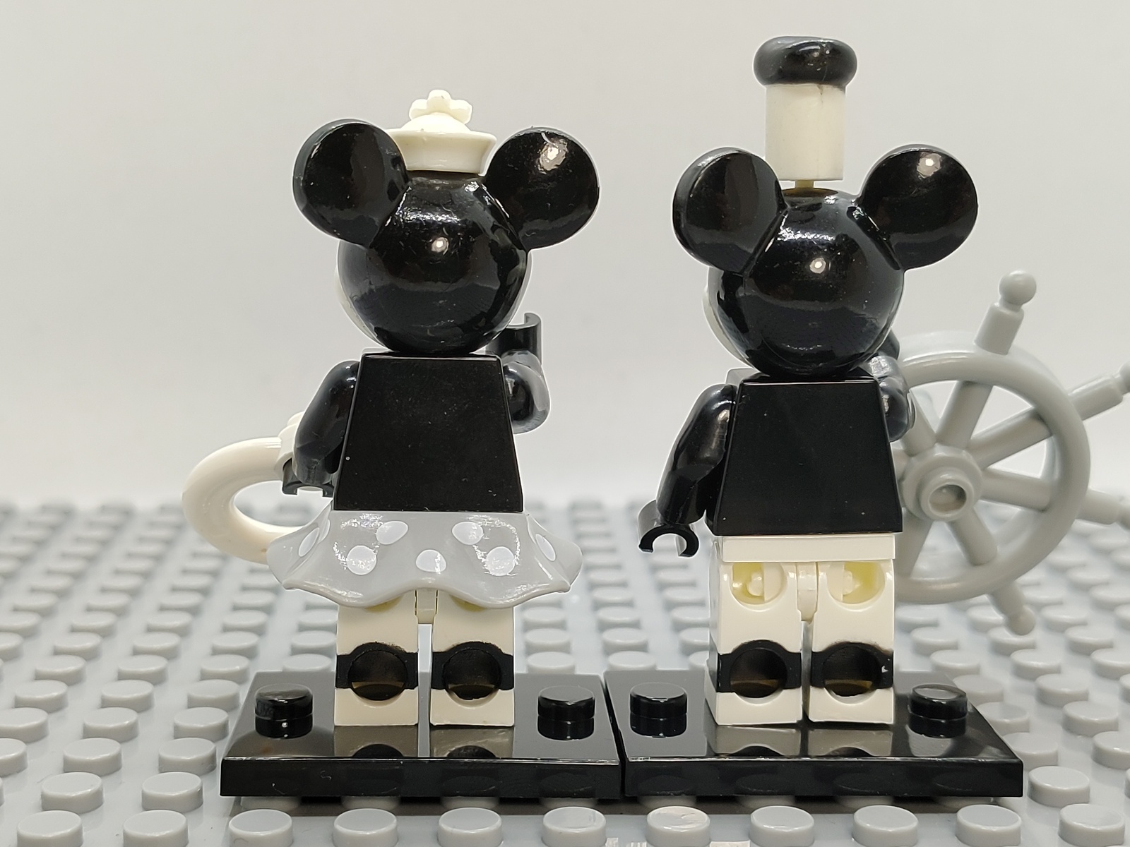 Walt Disney Classic Mickey and Minnie Minifigure - Building Toys & Blocks