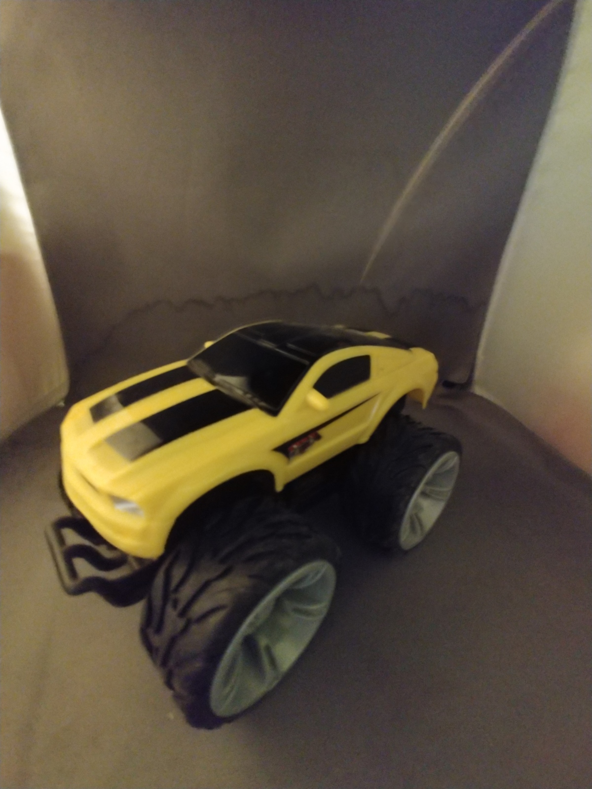 Yellow and Black TYCO RC Ford Mustang Mattel 27 MHz 2003 - Radio ...