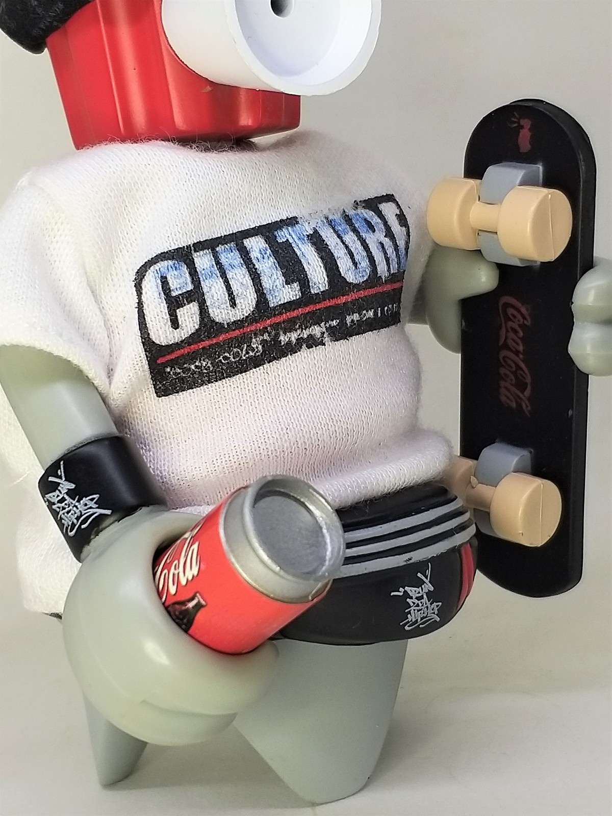 Coca Cola x Michael Lau (Run 2 Da Hip Hop) Action Figure - 2001 Limited ...