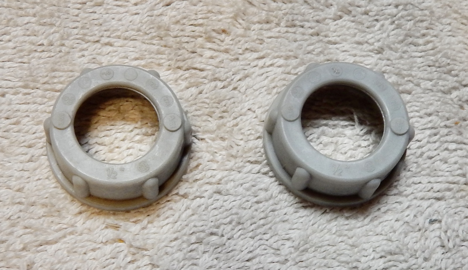 1/2" Conduit Bushings 2ea Insulating Thermoplastic Pipe Threaded Plastic 254S - Conduit Fittings
