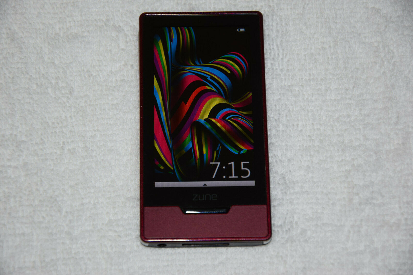 Microsoft Zune HD 32GB Burgundy/Red FM Radio Video WMA WAV MP3 Player ...