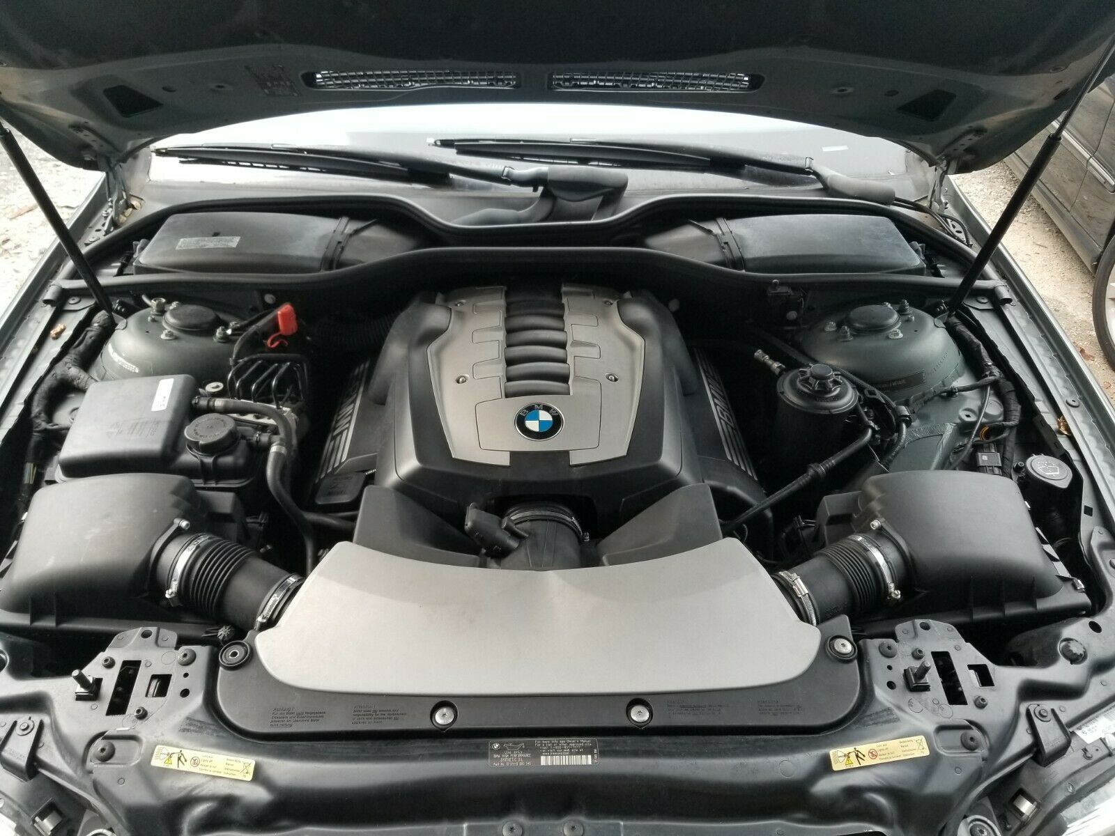 06-2008 BMW n62 right engine valve cover e64 650i e66 e65 750i 750Li ...