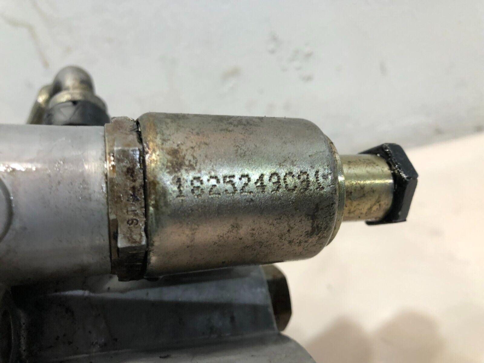 2002 Ford F350 7.3 Diesel Ignition Fuel Injection Pressure Regulator ...