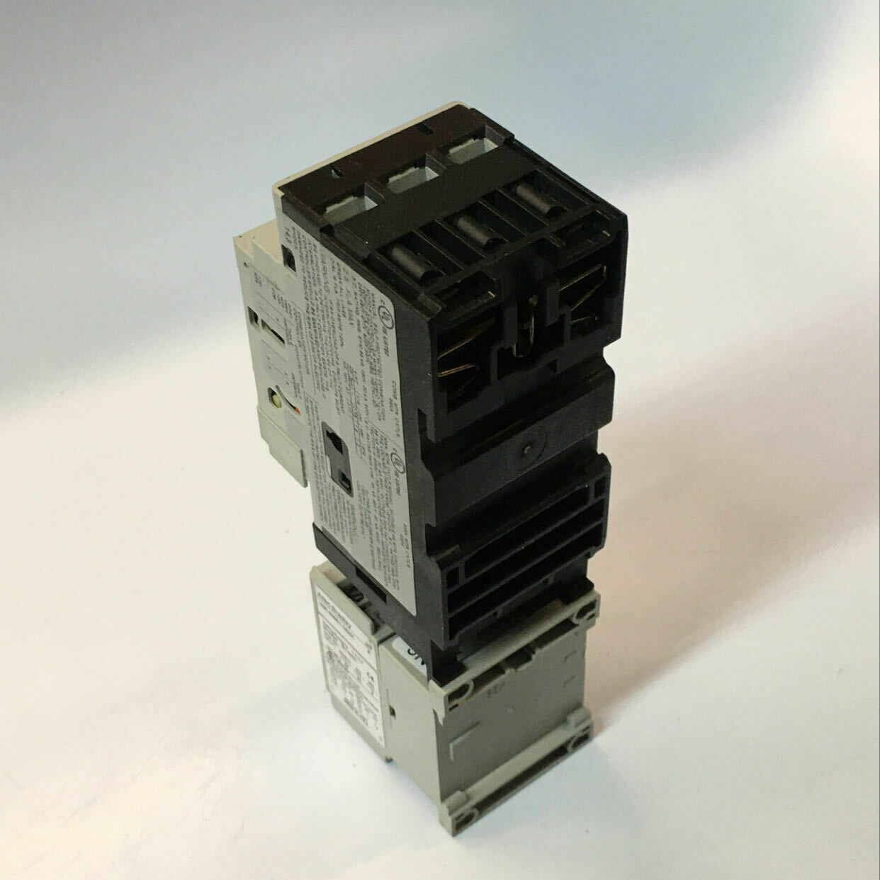 Allen Bradley 140M-C2E-B25 Motor Protection Circuit Breaker Ser C ... Allen Bradley 140M-C2E-B25 Motor Protection Circuit Breaker Ser C ...