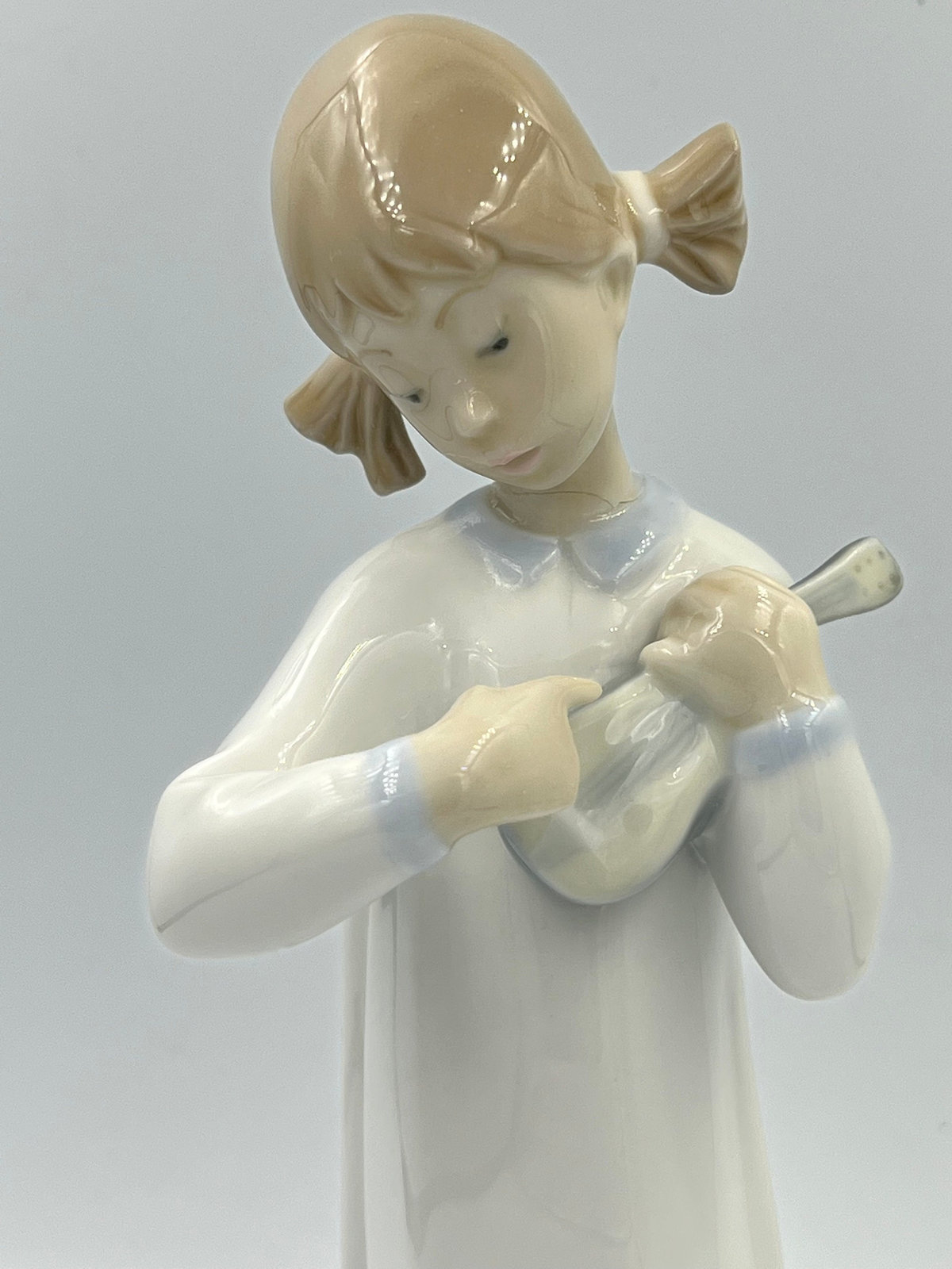 Lladro Figurine #4871 "Girl With Guitar" - Other