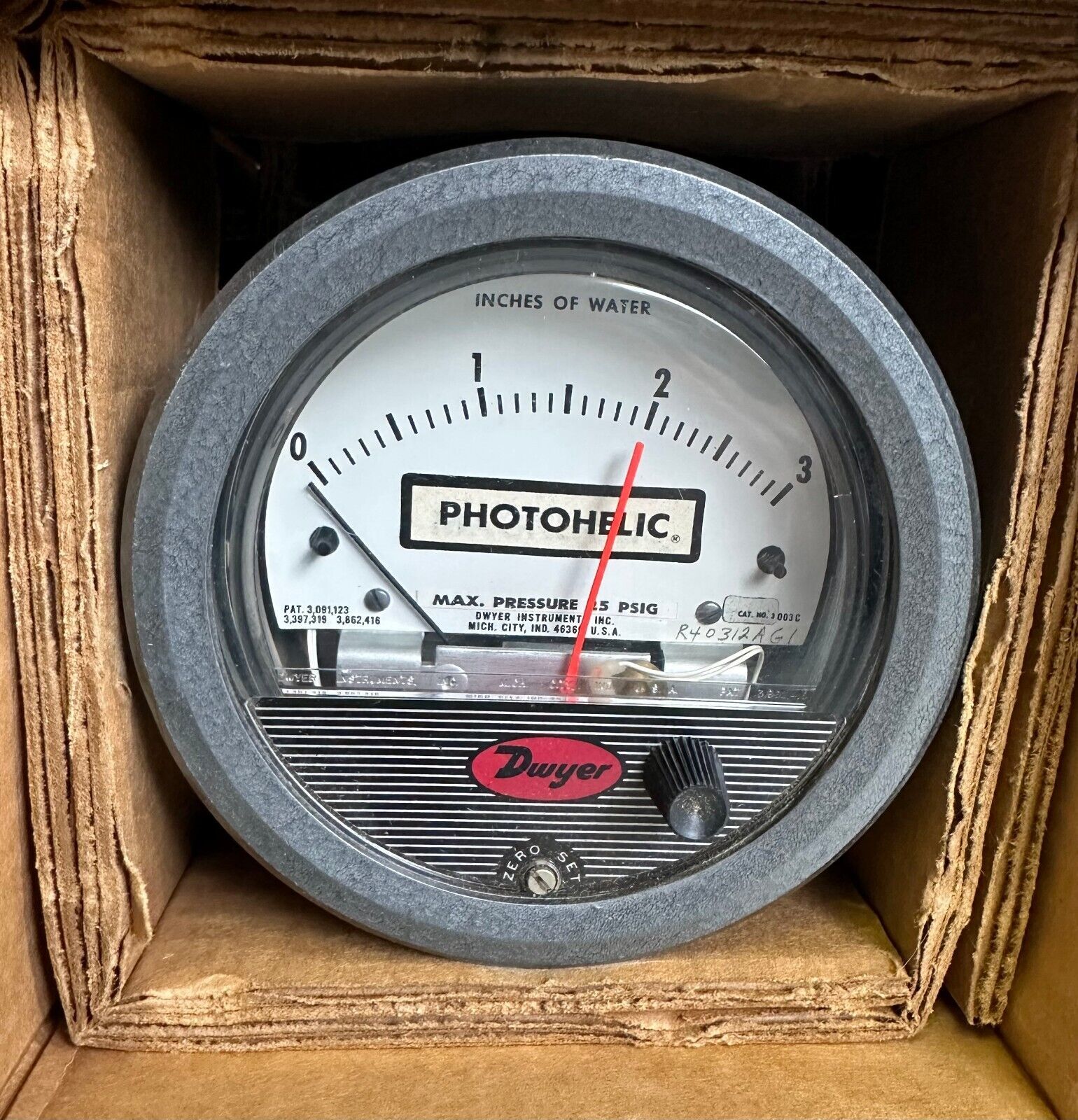 NEW DWYER 3003-C / 3003C SERIES 3000 PHOTOHELIC PRESSURE SWITCH/GAGE ...