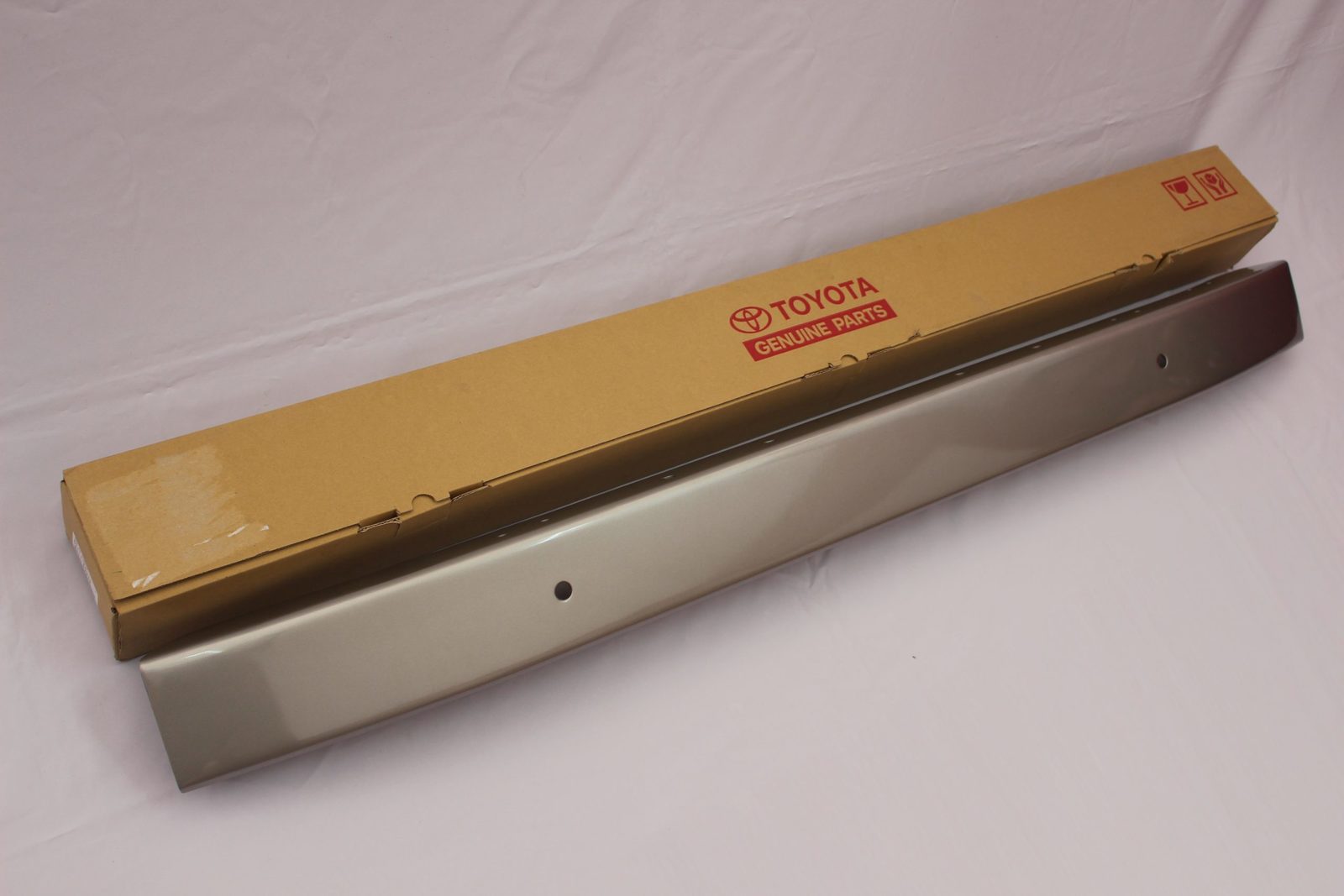 Toyota Land Cruiser 1969-1984 FJ40 BJ40 Front Bumper Bar OEM Genuine ...