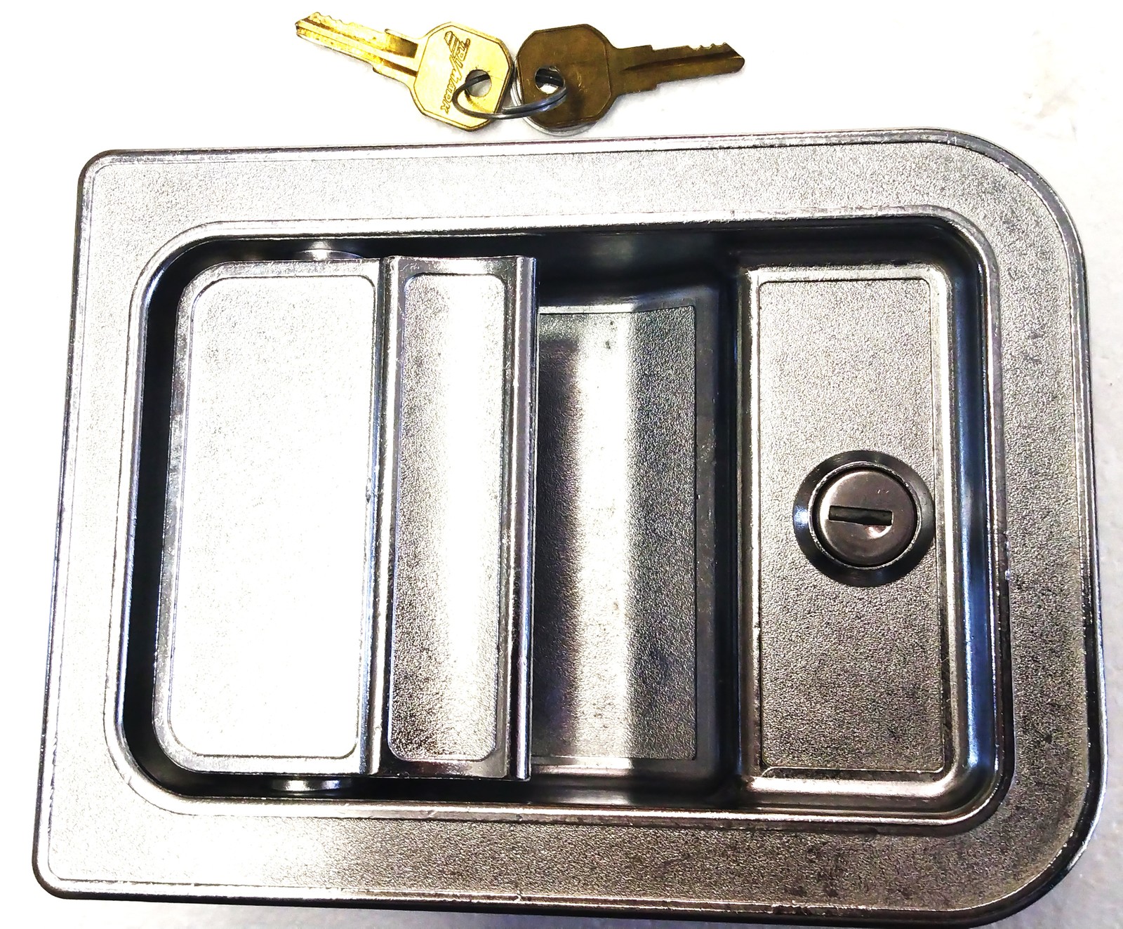 TriMark 22614-01 Vintage RV Door Lock - Door Hardware