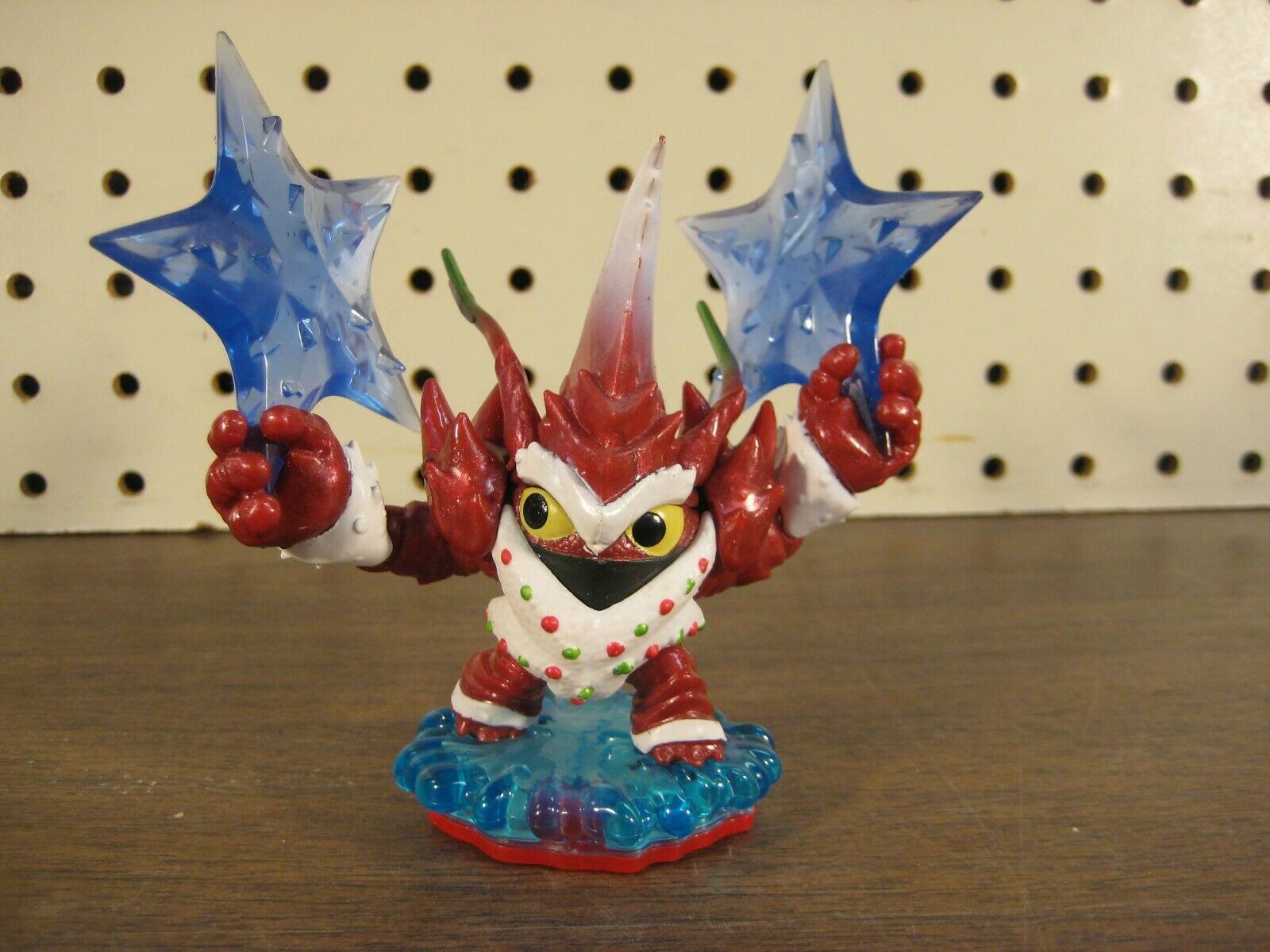 Winterfest Lob Star Skylanders Trap Team Red Lobster Throwing Star Guy ...