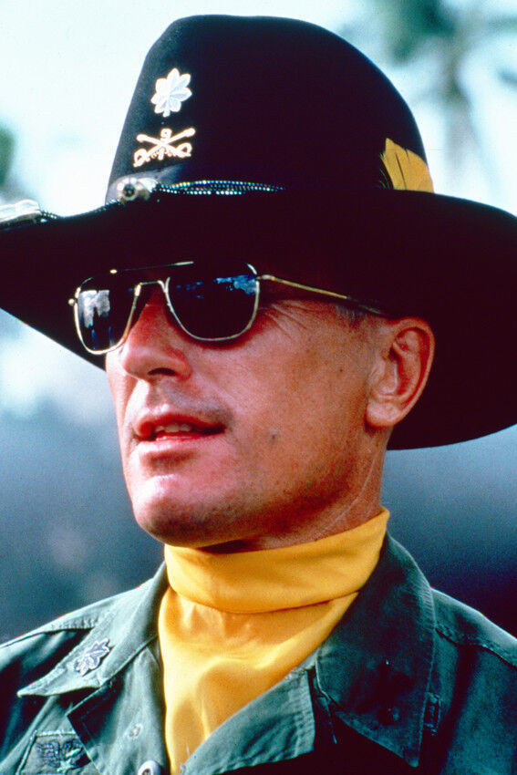 Robert Duvall As Lieutenant Colonel Bill Kilgore Apocalypse Now 11x17 Poster - Photographs