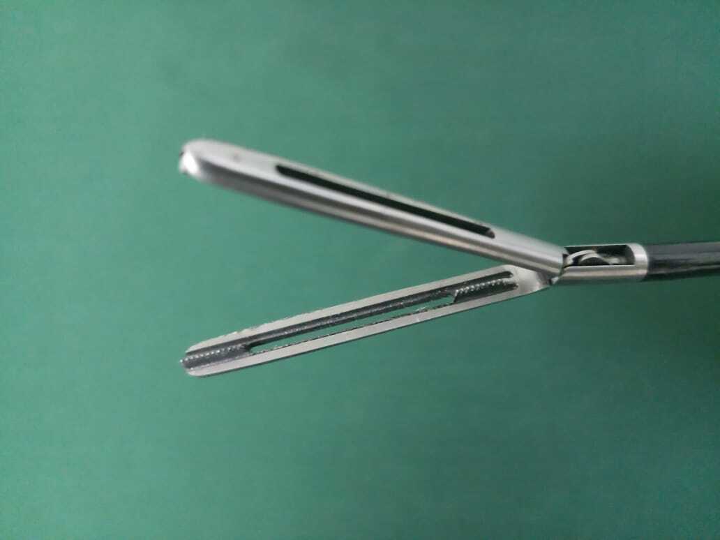 Laparoscopic Hunter Bowel Grasper Fenestrated Jaw With Debakay-Type ...