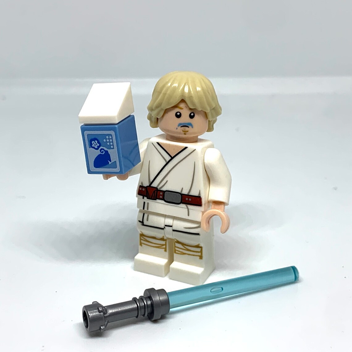 Star Wars Luke Skywalker (with Blue Milk) Minifigures Weapons and ...
