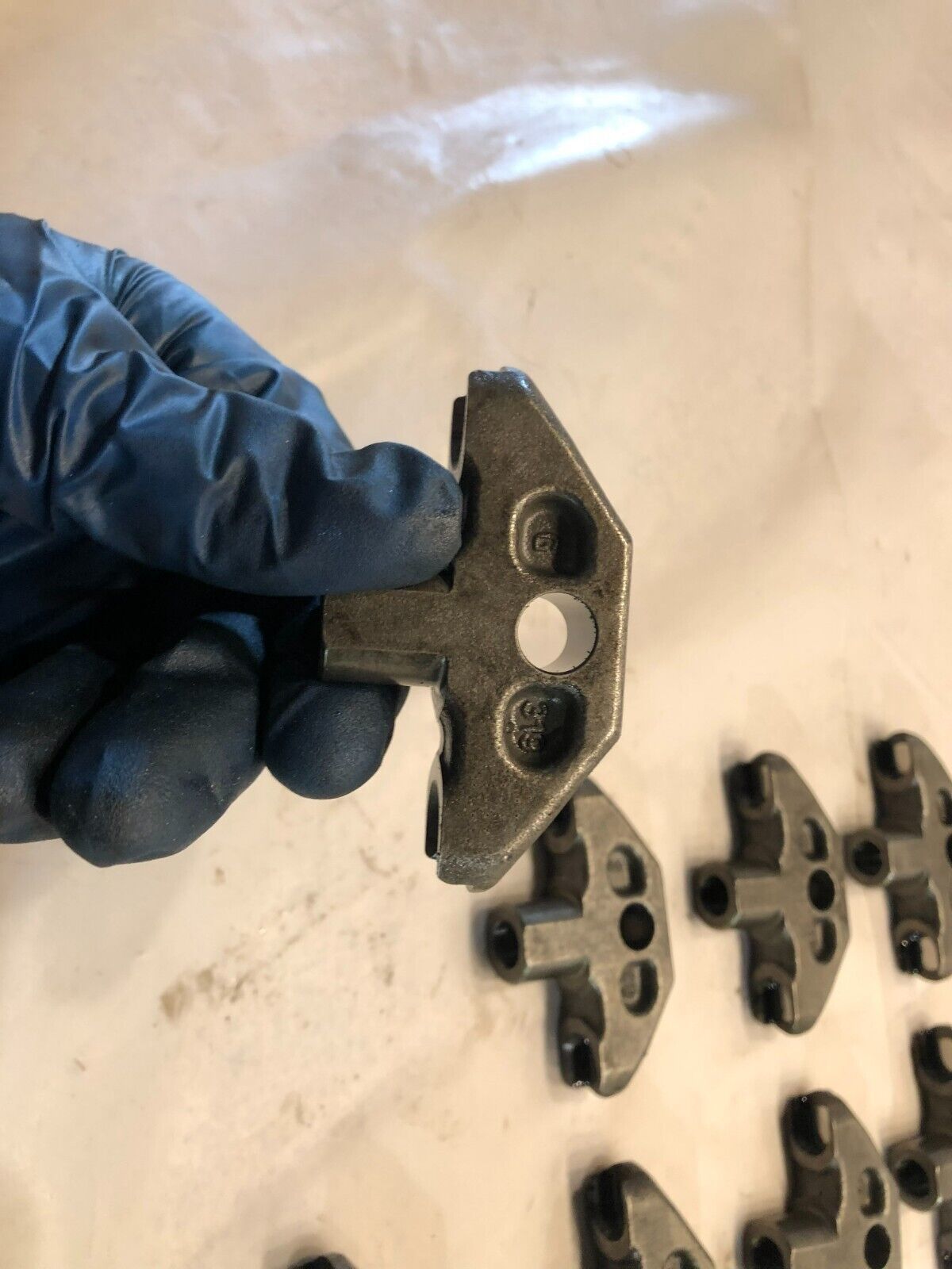 12 x PACCAR MX13 DIESEL ENGINE HEAD CROSSHEAD ROCKER ARM VALVE BRIDGE ...