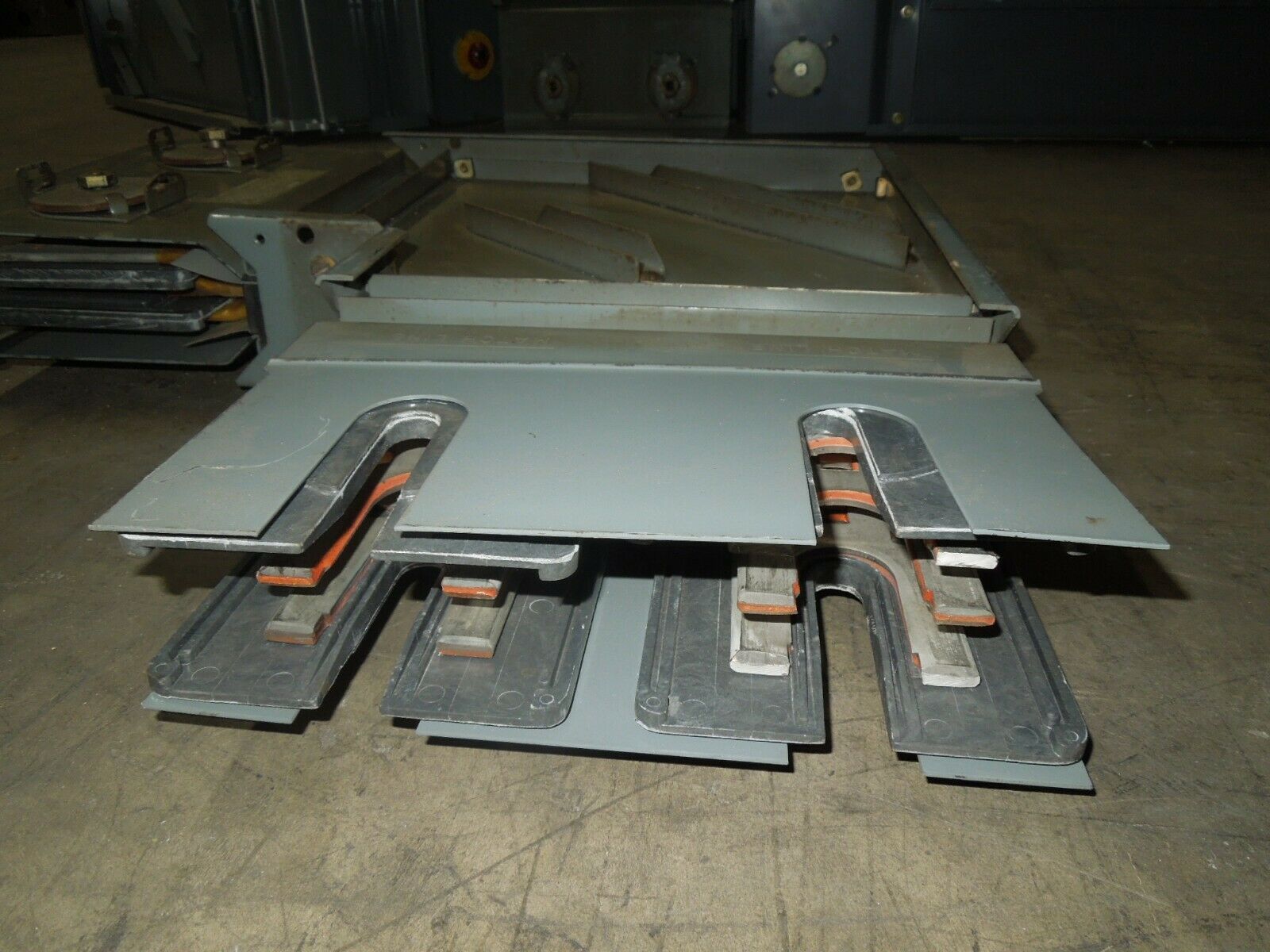 Square D CF-320-LFM14 I-Line Copper Feeder Busway 2000A 3ph 3W Flatwise ...