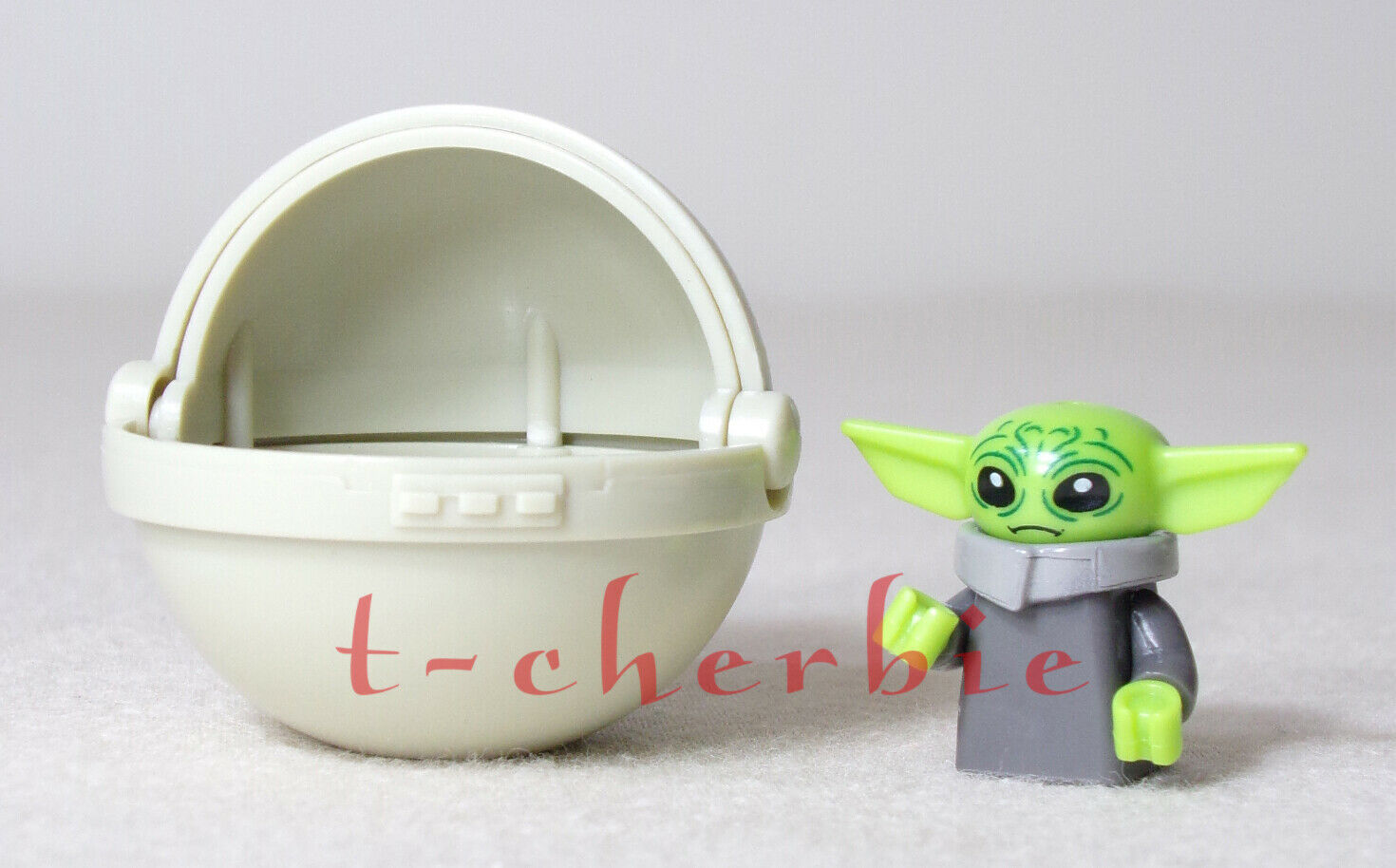 GROGU w/ Pod & Two MANDALORIAN Star Wars Minifigures +Stands The Child ...