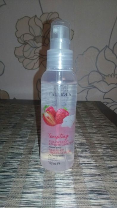 Avon Naturals Strawberry and White Chocolate Body Mist New 100 ml - Women