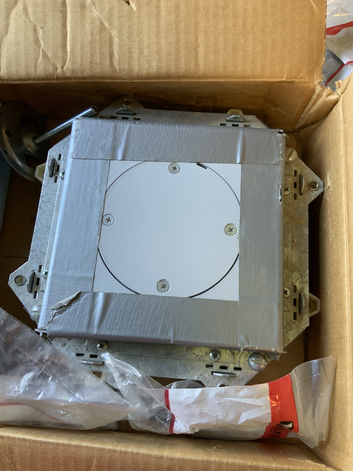 Wiremold Walkerduct 12JR-1, Square/Round Top Junction Box Under Floor ...