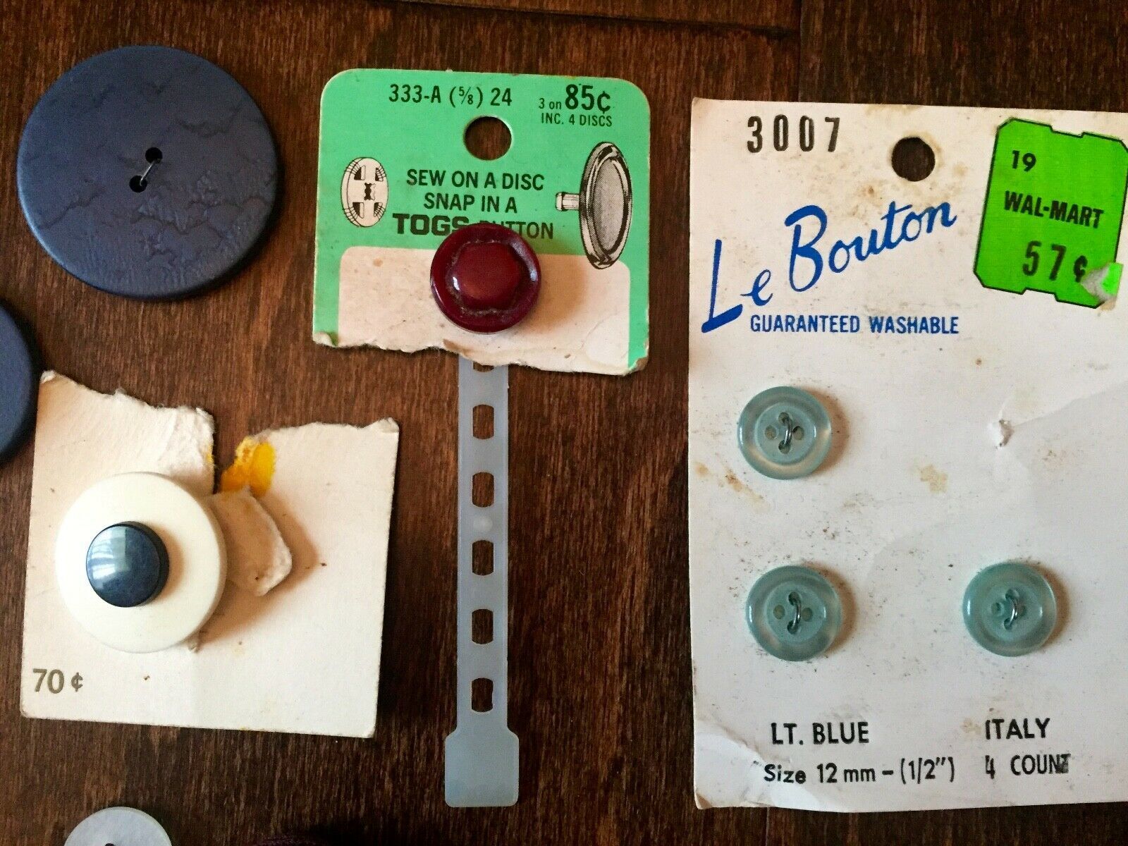 Souvenirs & Events Collectibles Vintage ‘La Mode’ brand graphic button ...