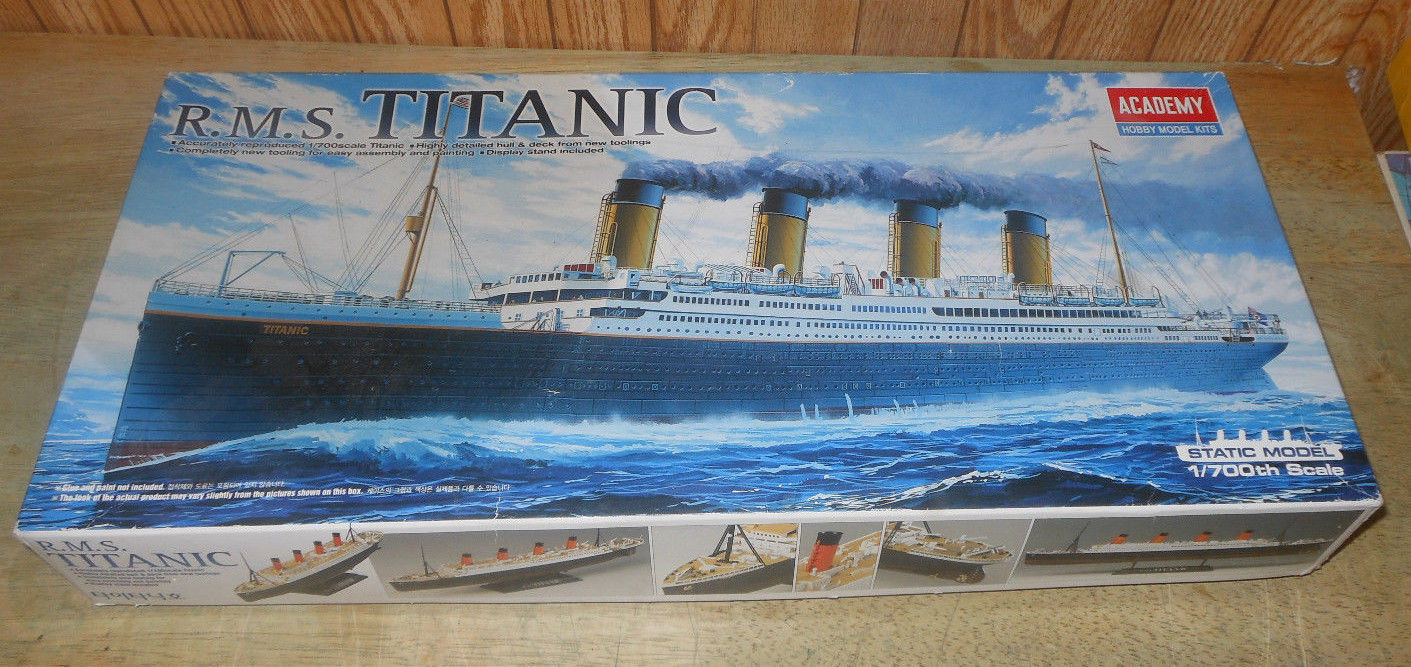 Academy 14402 RMS Titanic Model Kit 1/700 Scale Plastic Model Kit - Sea