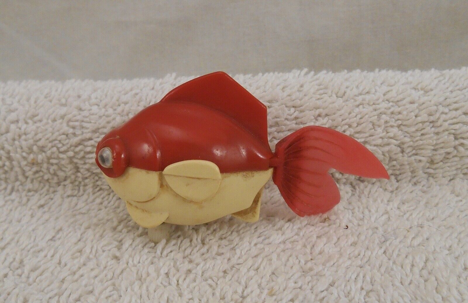 VINTAGE TOMY WIND UP RED & WHITE FISH - Wind-up Toys