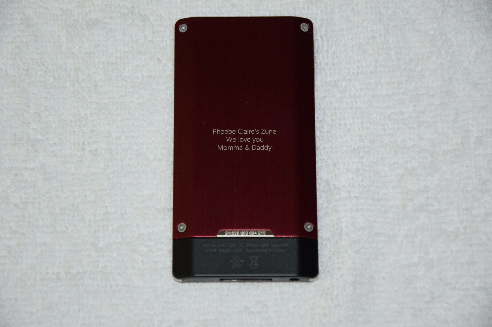 Microsoft Zune HD 32GB Burgundy/Red FM Radio Video WMA WAV MP3 Player ...