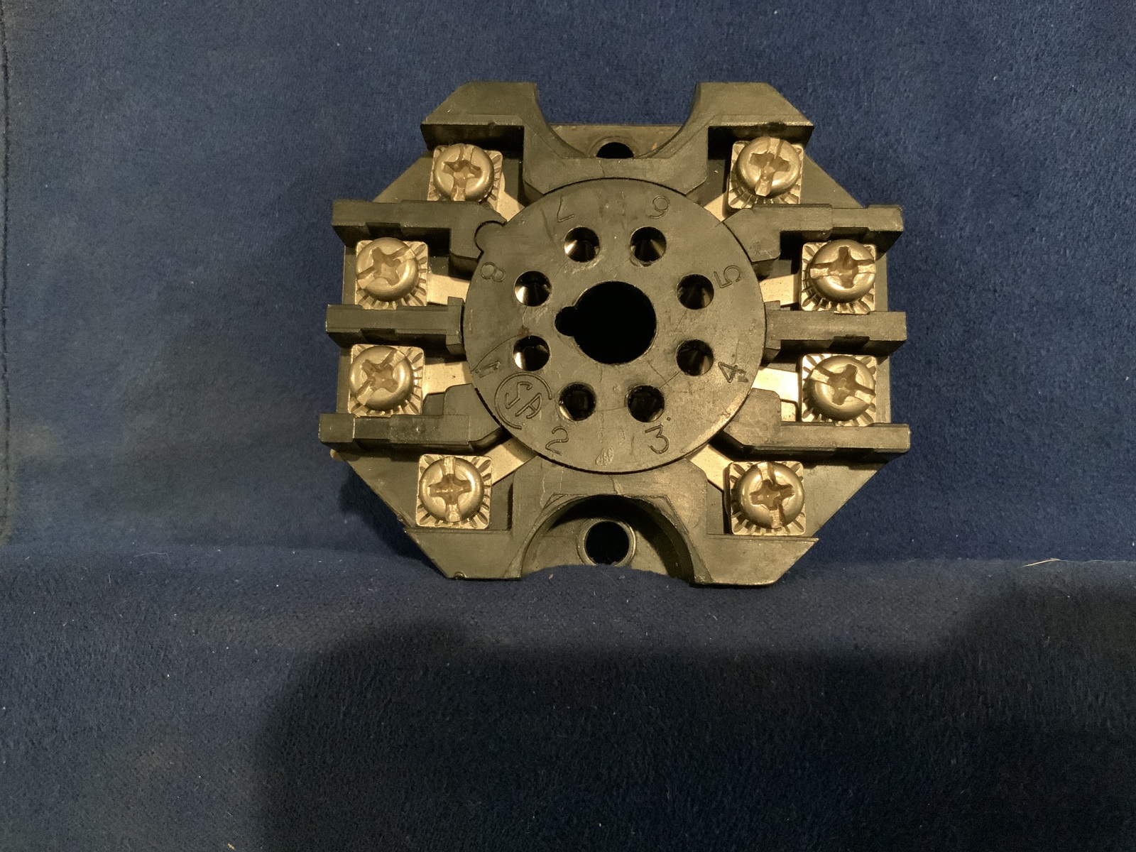 Custom Connector RB08-PC, RELAY SPROCKET, 8-Pin, Octal, 600V/10A ...