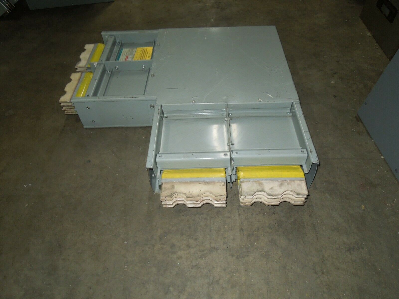 ITE R530AL-1 3000A 3Ph 4W Aluminum Flatwise Left/Right Bus Duct Elbow ...