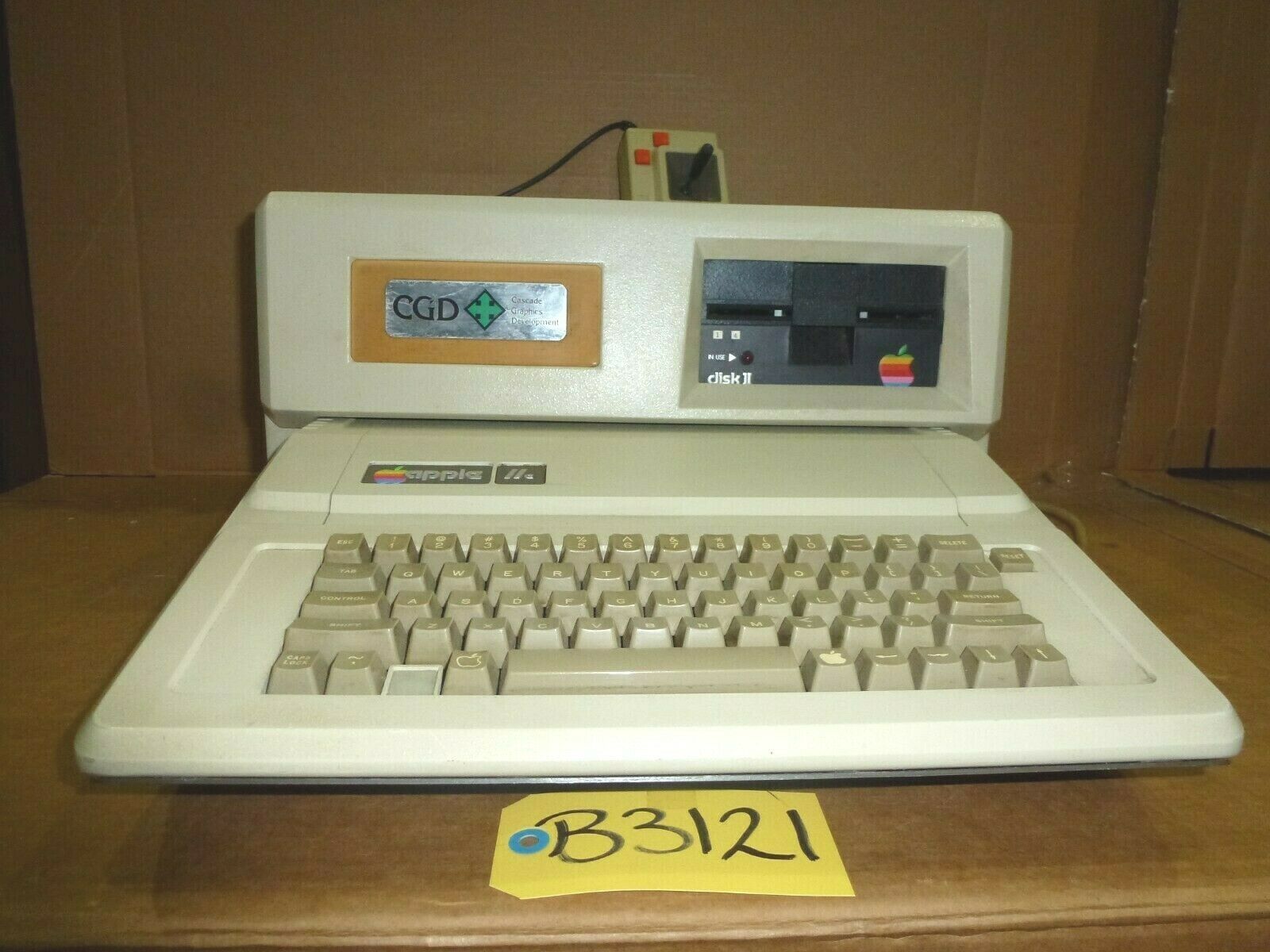 Apple IIe A2S2064 W/Cascade Graphics Development Deck, Disk Drive & Joystick - Vintage Computers ...