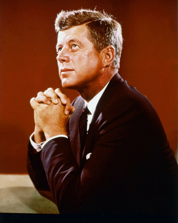 PRESIDENT JOHN F.KENNEDY COLOR 8X10 PHOTOGRAPH PRAYING - Color