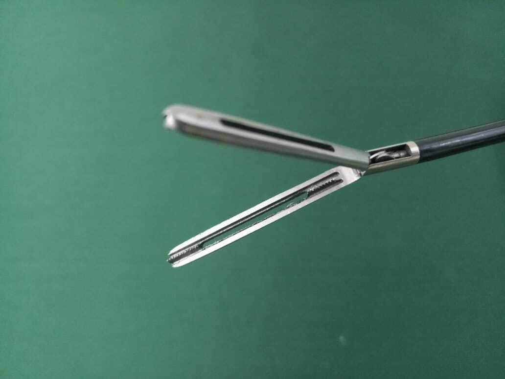 Laparoscopic Hunter Bowel Grasper Fenestrated Jaw With Debakay-Type ...