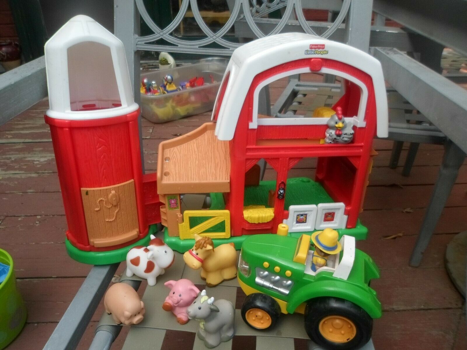 Fisher-Price Little People Barn w Slio. Sounds and Music w 5 animals ...