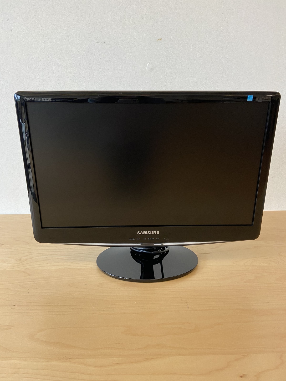 Samsung B2230 21.5" HD Widescreen LCD Monitor - Monitors