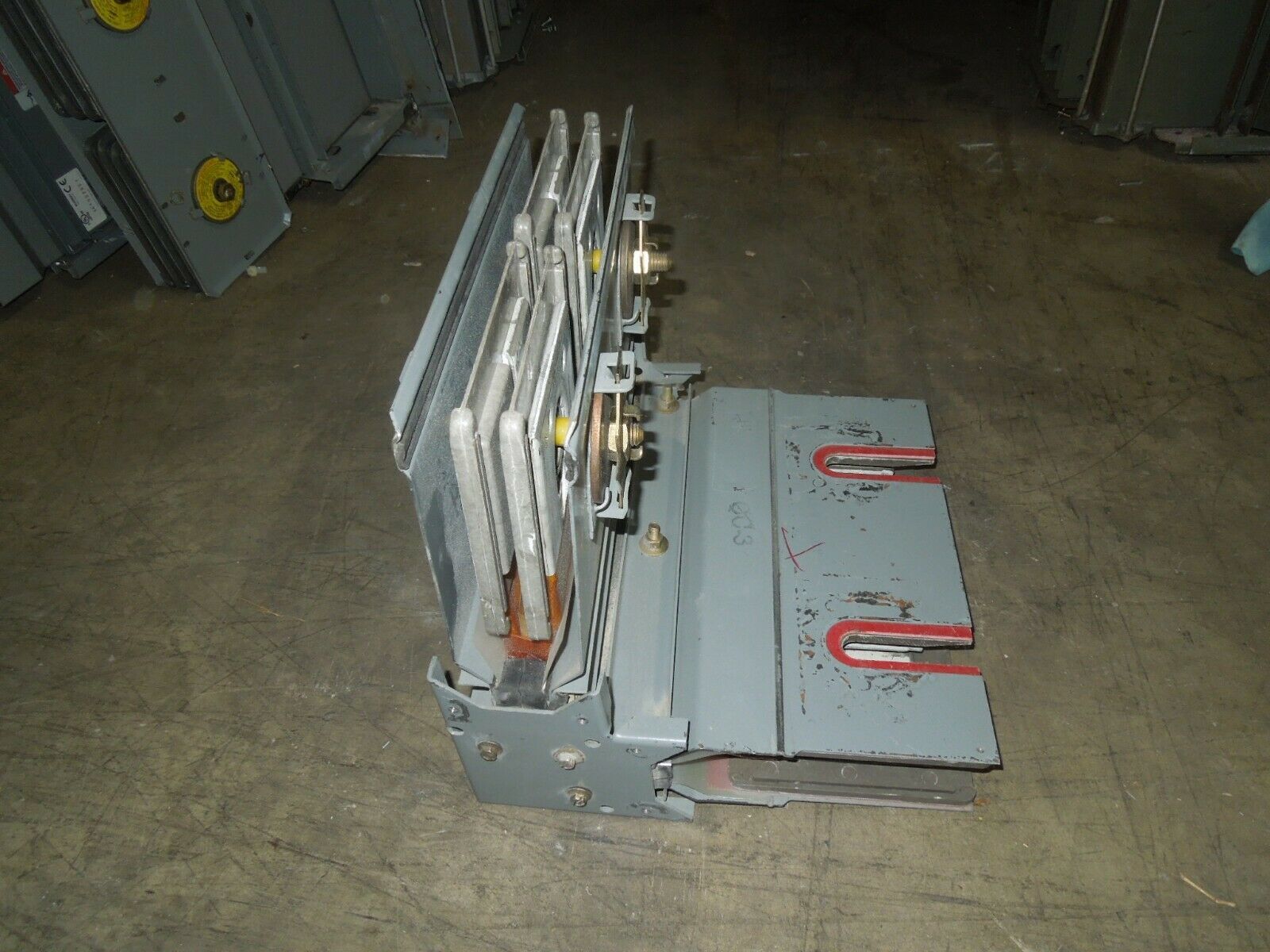 Square D AF-320G-LEM8 I-Line Aluminum Feeder Busway 2000A 3ph 3W ...