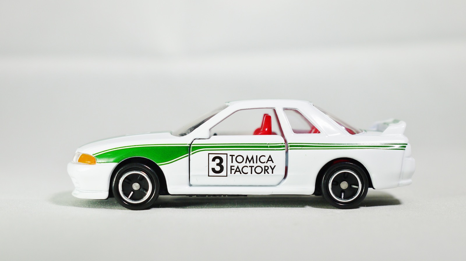 TAKARA TOMY TOMICA ASSEMBLY FACTORY Series 15 NISSAN SKYLINE GT-R R32 ...
