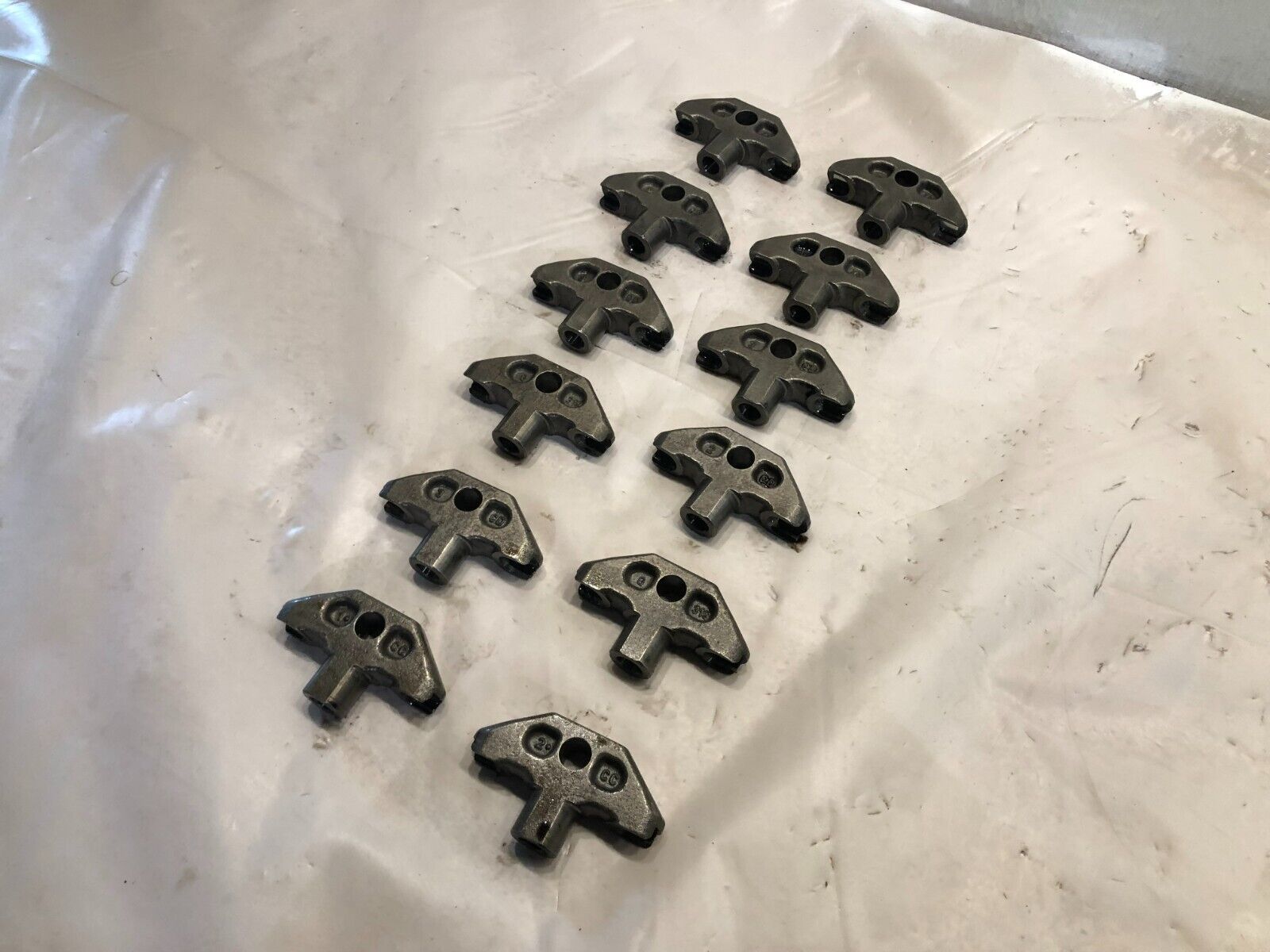 12 x PACCAR MX13 DIESEL ENGINE HEAD CROSSHEAD ROCKER ARM VALVE BRIDGE ...