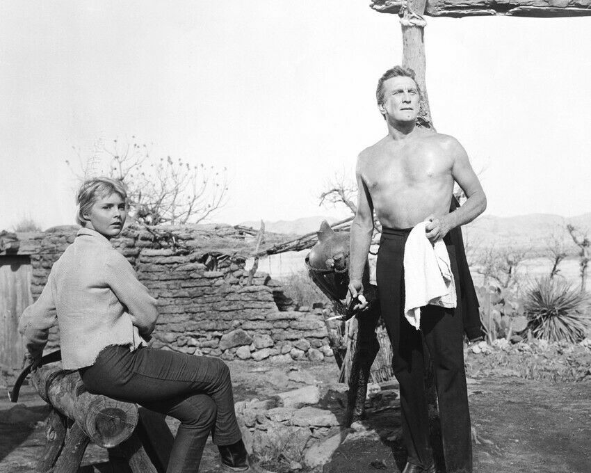 THE LAST SUNSET KIRK DOUGLAS CAROL LYNLEY BARE CHESTED 8X10 PHOTO - Color