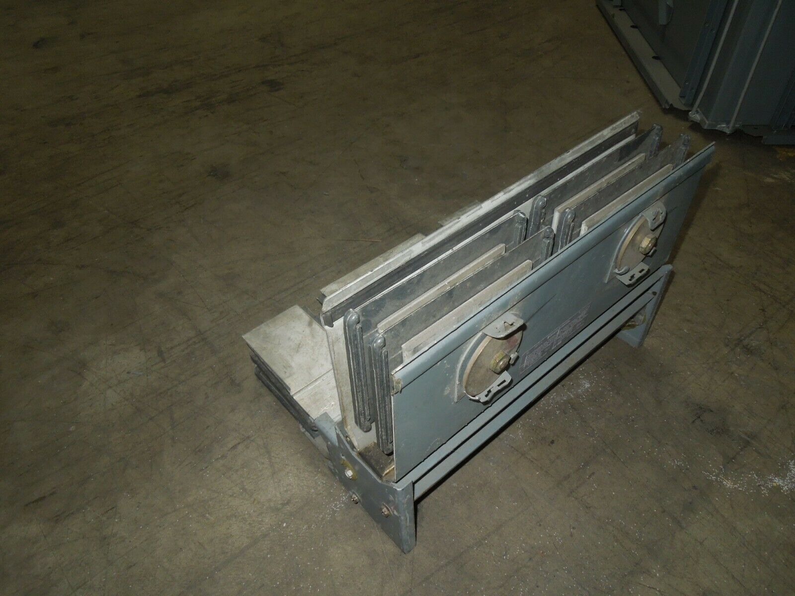 Square D AF-525-LEM8 I-Line Aluminum Feeder Busway 2500A 3ph 4W ...