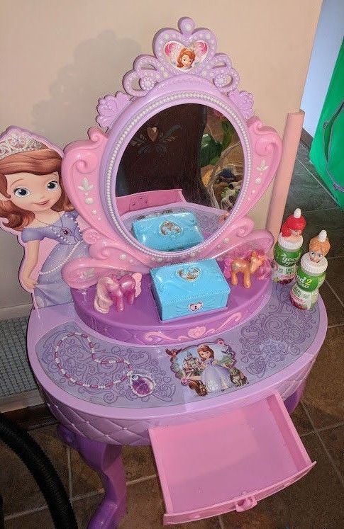 Rare Sofia The First Vanity Mirror with Stool - TV & Movie Character Toys