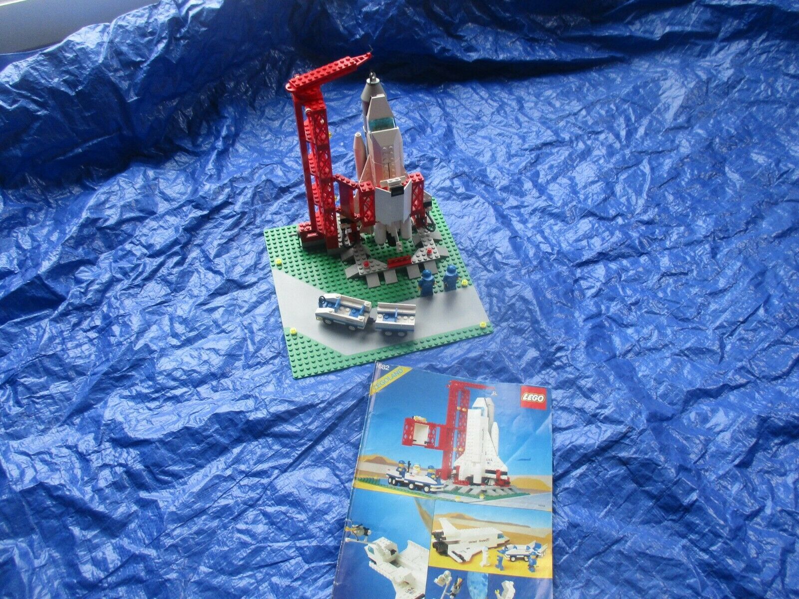 Vintage 1990 Lego 1682 Space Shuttle launch set compete with ...