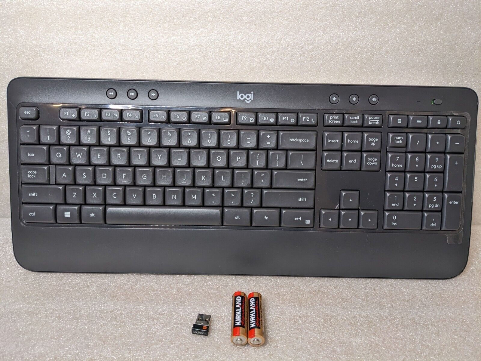 Logitech MK540 Full-size Advanced Wireless Scissor Keyboard + USB Dongle - Keyboard & Mouse Bundles