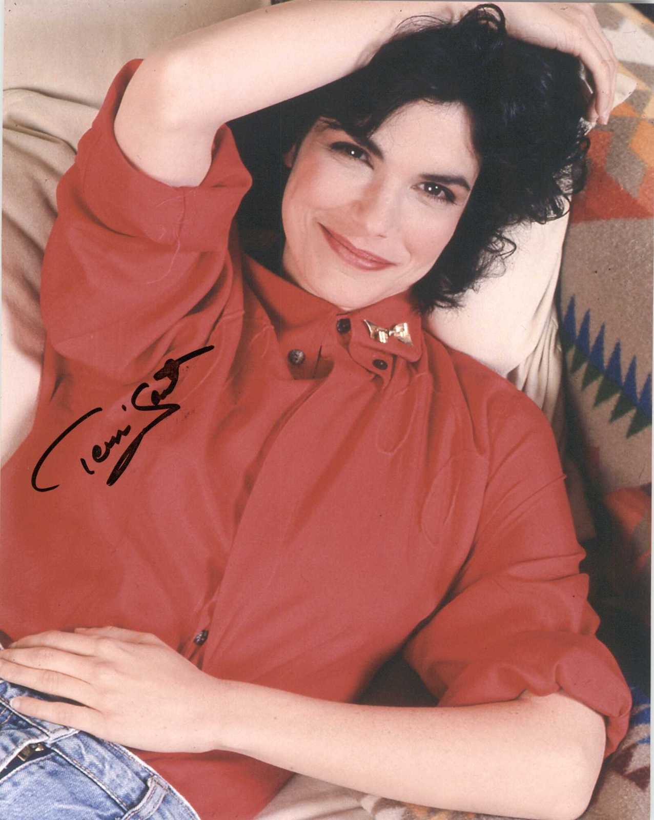 Terri Garber Signed Autographed Glossy 8x10 Photo - Photographs