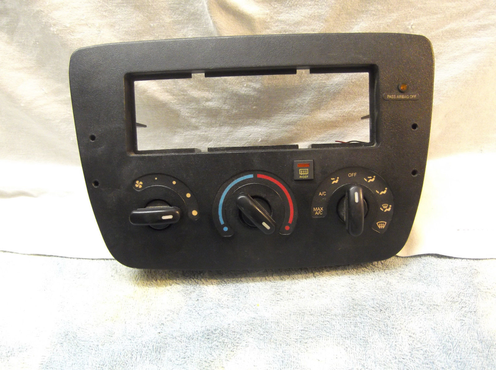 2001..01 MERCURY SABLE TEMPERATURE/CLIMATE CONTROL - A/C & Heater Controls