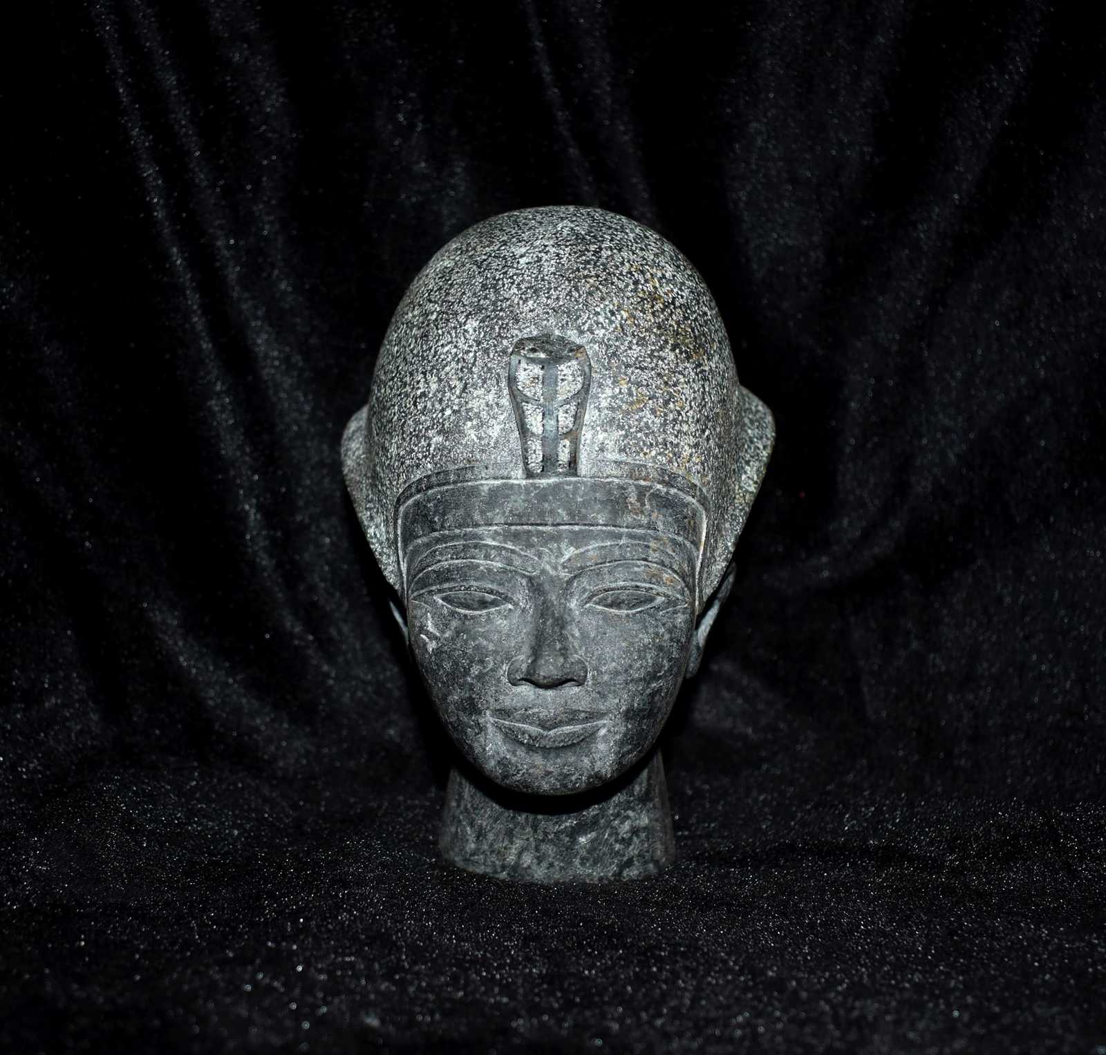 Sculpture Faces On The Styles Of Ancient Royalty Tot Ankh Amoun Egyptian