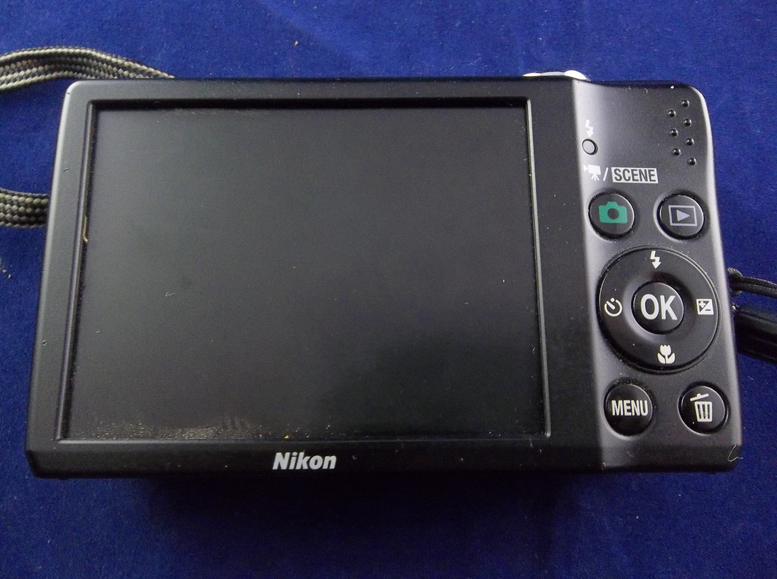 Nikon Coolpix L22 Red Digital Camera With Built Case - Digital Cameras