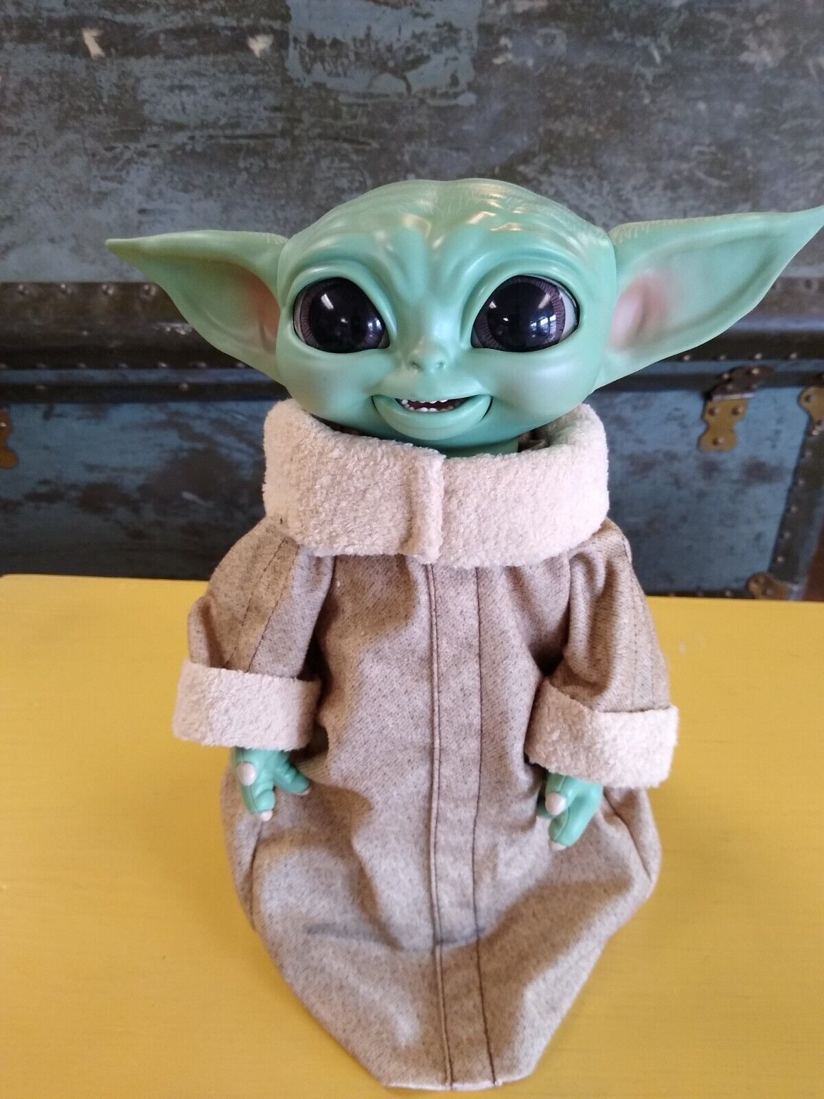 Star Wars Galactic Snackin' Grogu Animatronic Baby Yoda - Star Wars ...